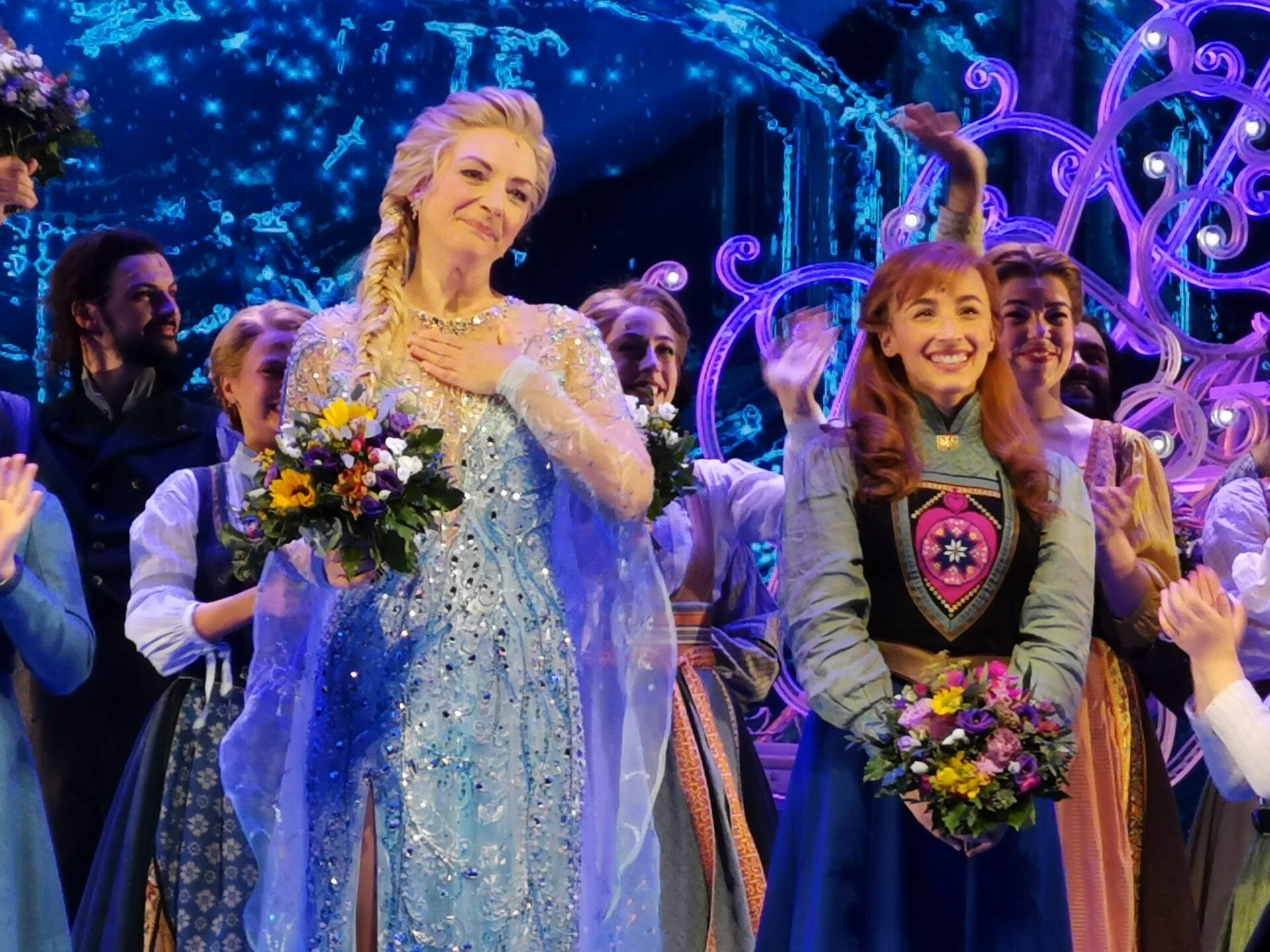 "Die Eiskönigin": Neue Cast feiert Premiere - die schönsten Fotos vom ...