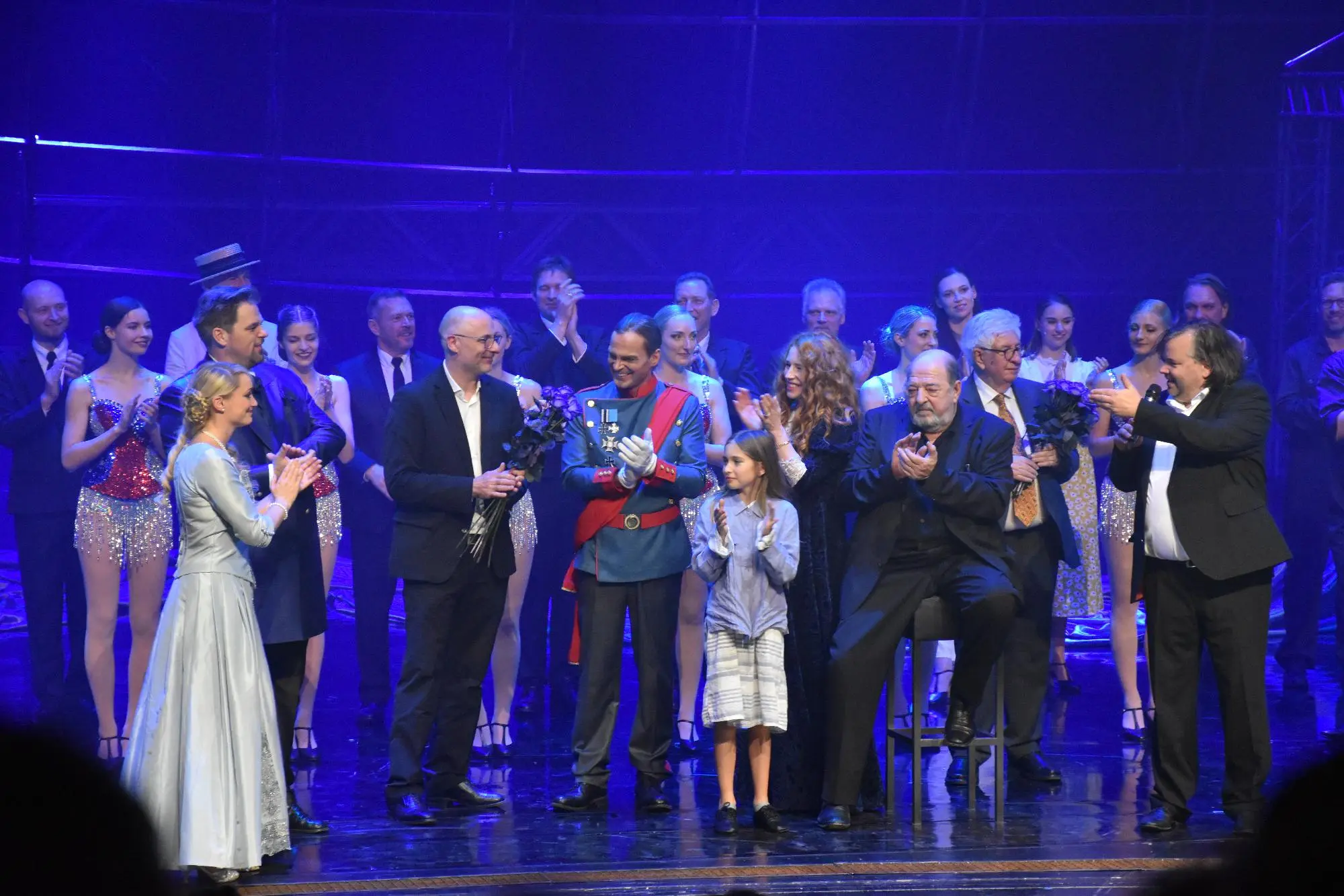 Ralph Siegels Musical-Epos "Zeppelin": Neue Spielzeit startet in Füssen ...